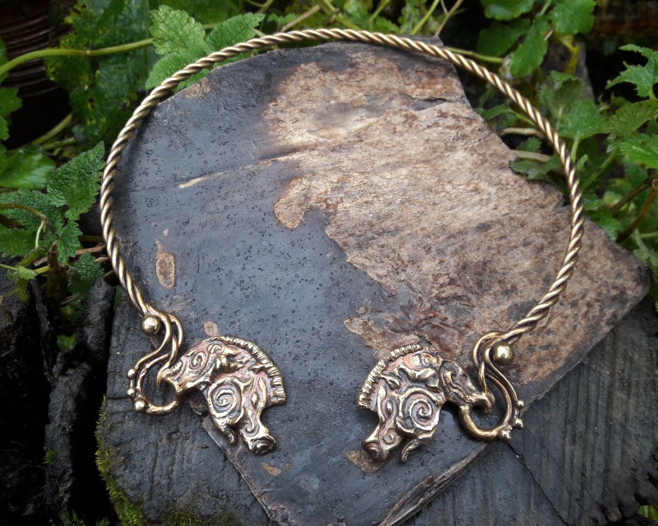 Torque celtique Sangliers - Djebel-arduinna-bijoux